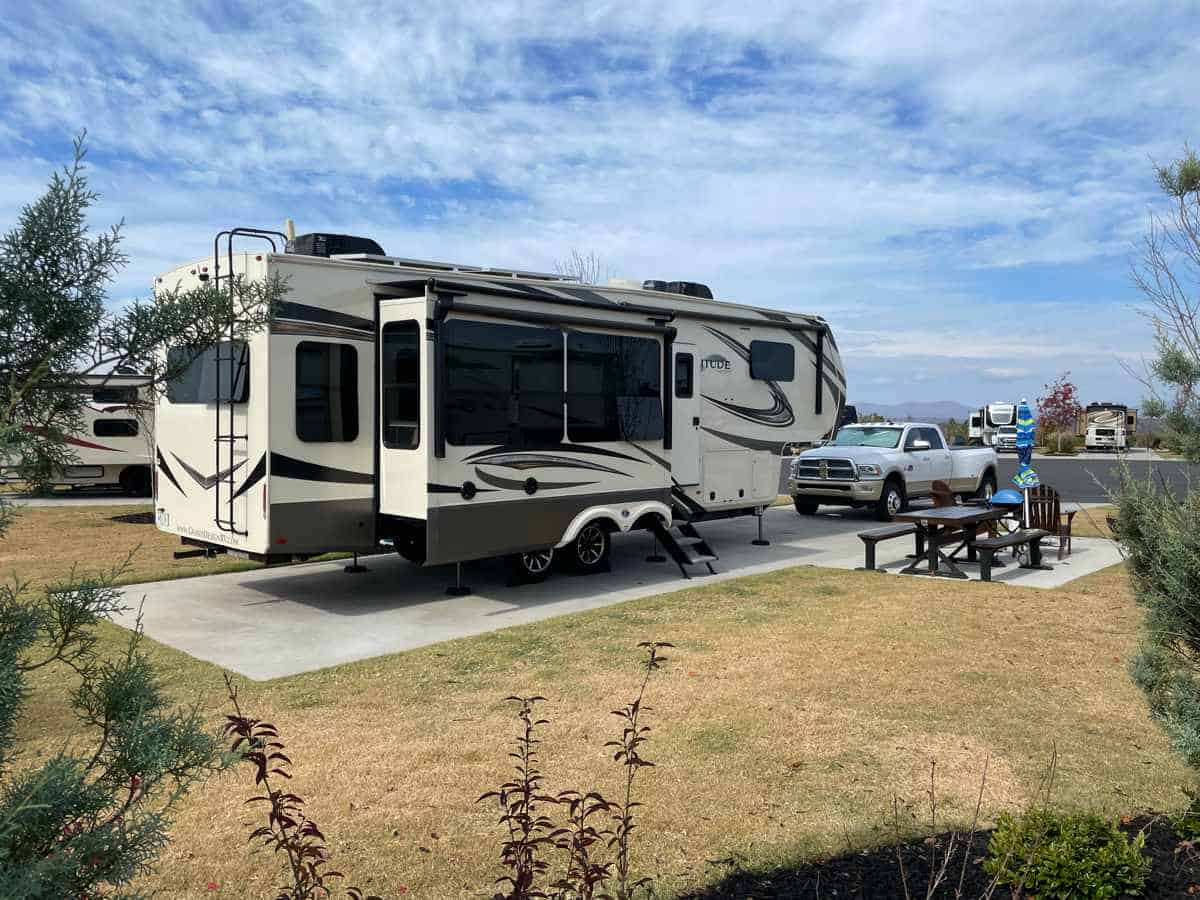 Solitude 310GKR Tour - Love To Wander RV